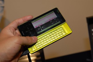 Willcom 03, un nuevo smartphone con teclado QWERTY para Japón