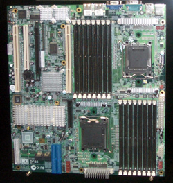 16 módulos de memoria DIMM2 en una placa base