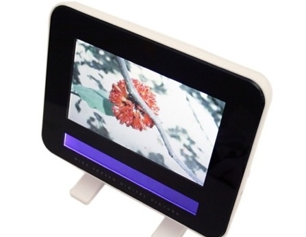 Mustek PF-E700, doble pantalla en nuestro marco digital